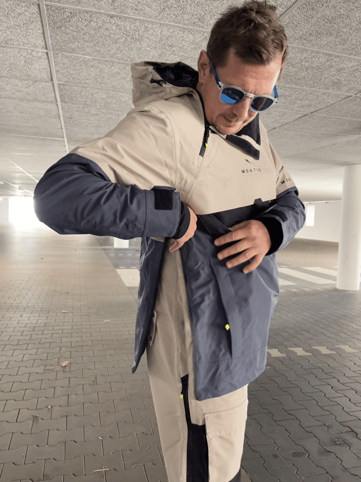 Coole Skibekleidung kaufen? Montec Erfahrungen - Skijacke und Skihose ...