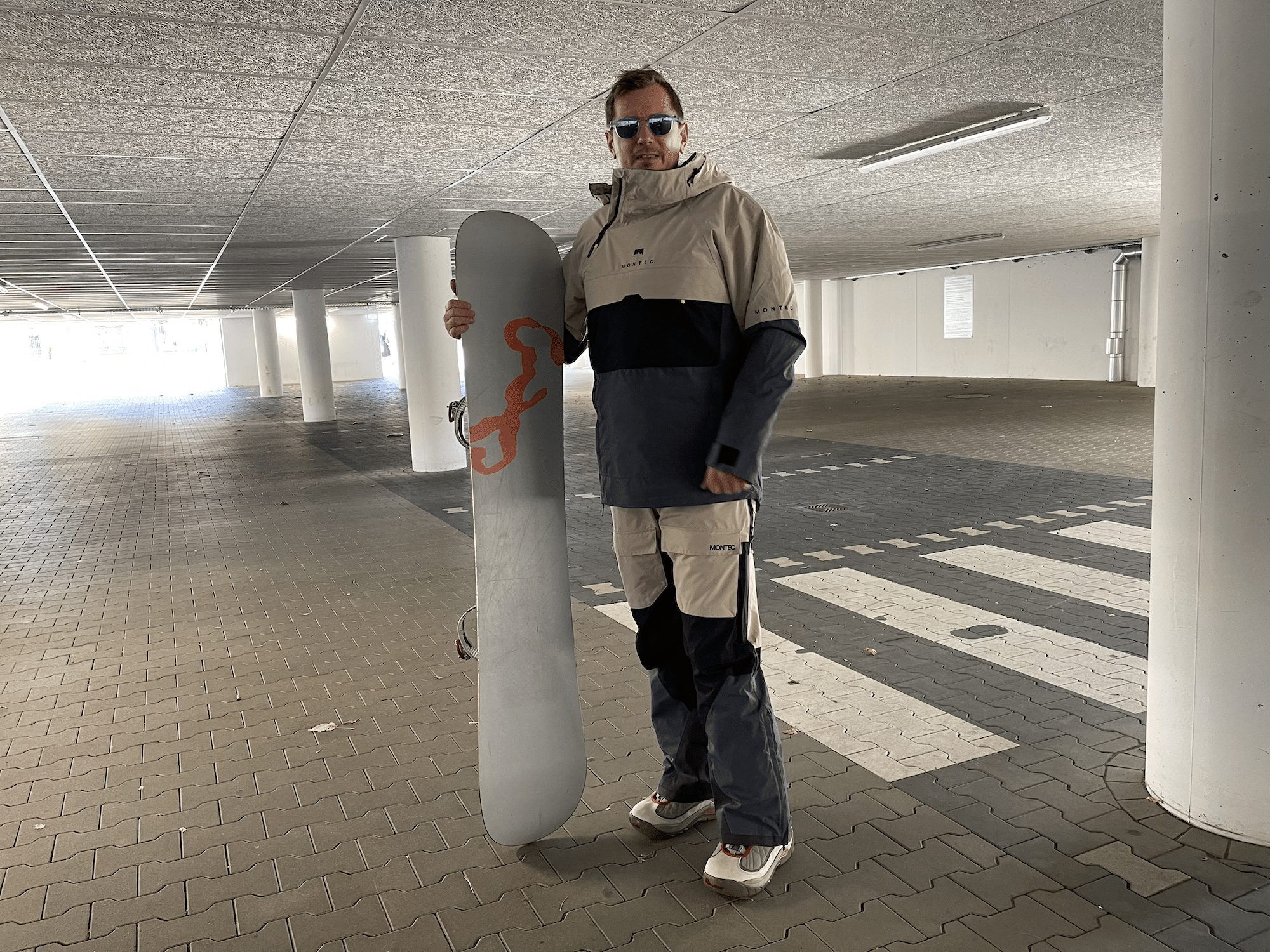 Coole Skibekleidung kaufen? Montec Erfahrungen - Skijacke und Skihose ...